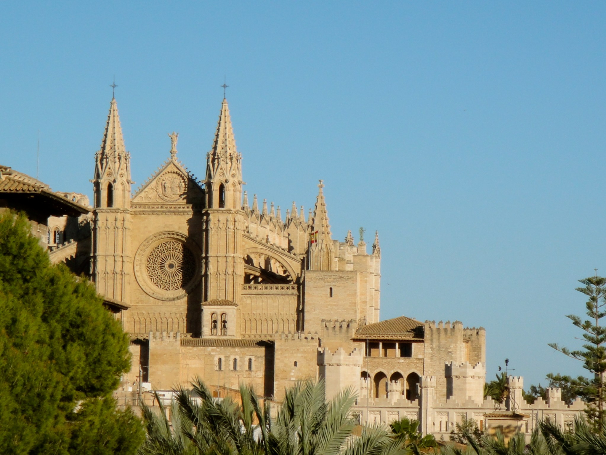 Transforming the Gothic – colour sensation in the Cathedral of Palma de ...